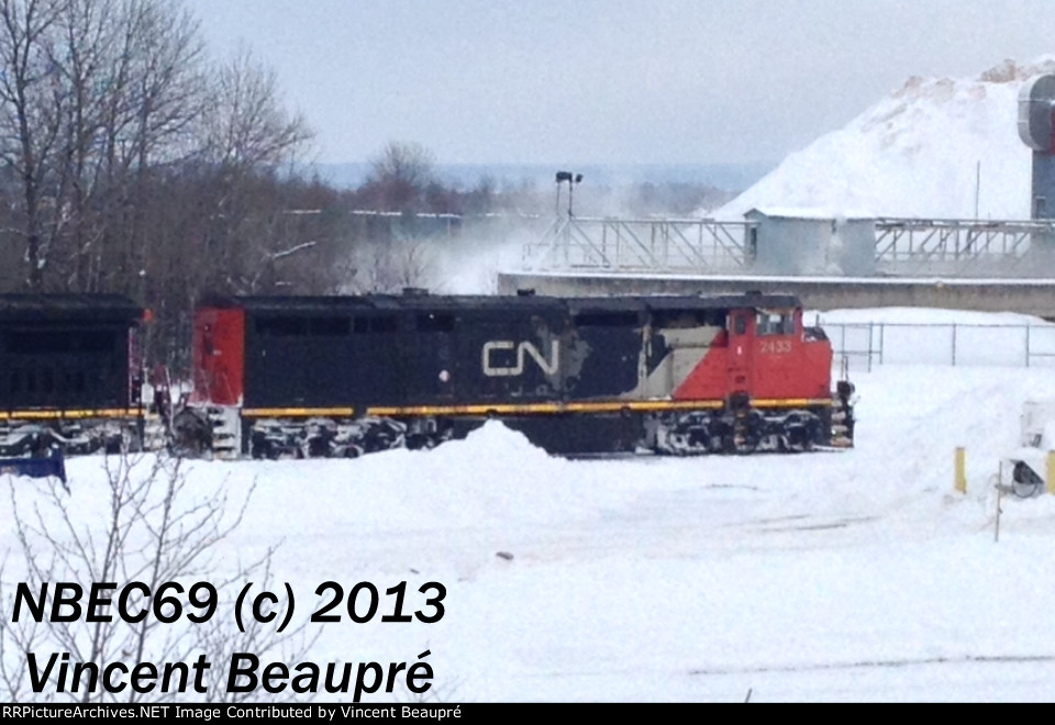 CN 2433 on the 403 Westbound